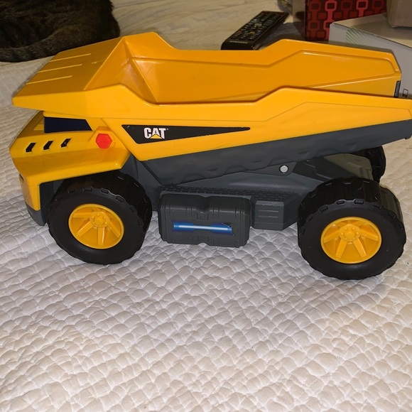 Caterpillar | Toys | Toy Cat Dump Truck | Poshmark
